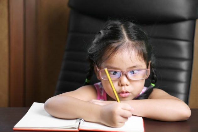 Strabismus (Mata Juling): Gejala, Penyebab, Pengobatan, dll