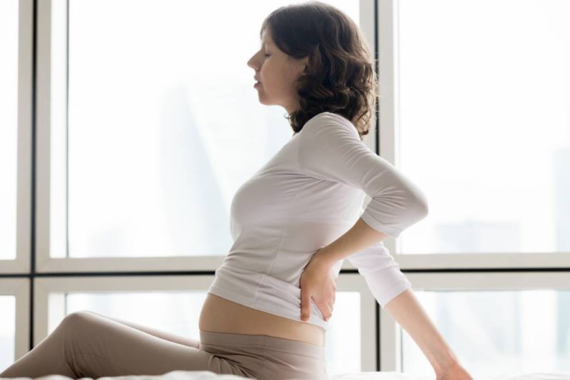 Ini Penyebab dan Cara Mengatasi Sakit Punggung Saat Hamil