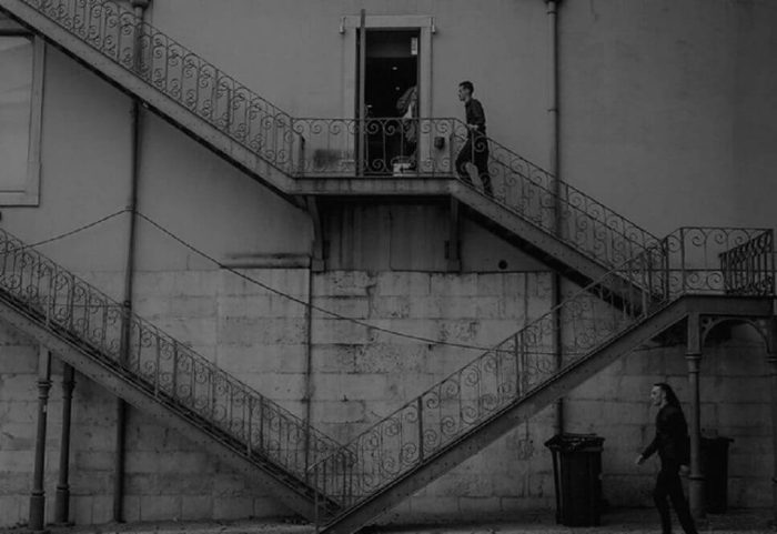 10 Manfaat Naik Turun Tangga bagi Kesehatan Tubuh