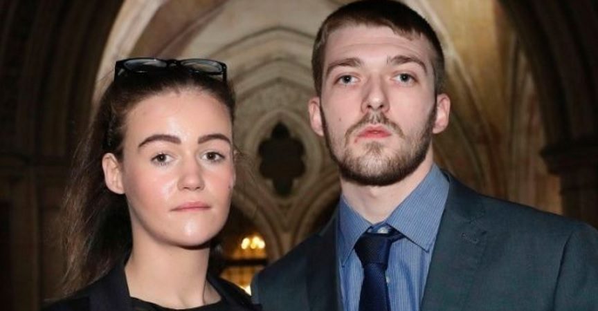 Anaknya Sakit, Orang Tuanya Dilarang Membawanya Ke Negara Lain Untuk ...