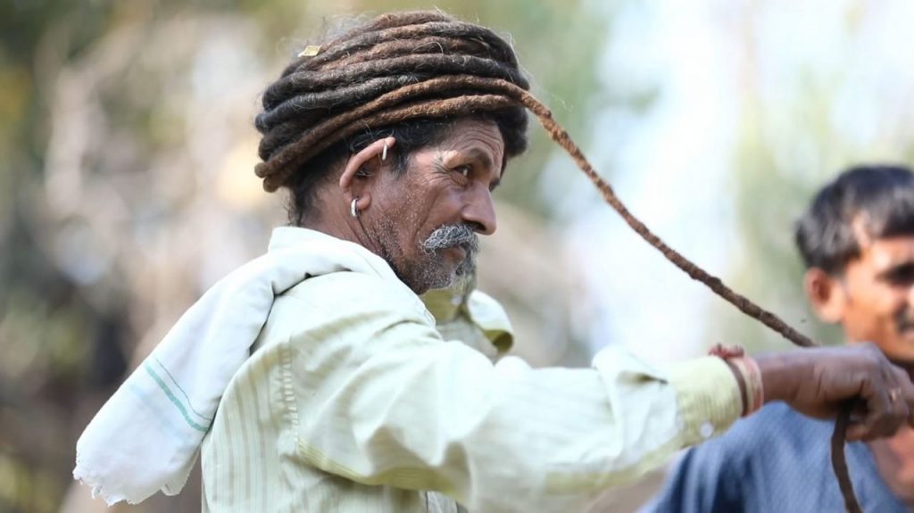 Dilarang Dipotong Oleh Dewa, Rambut Pria Ini Panjangnya 19 Meter ...