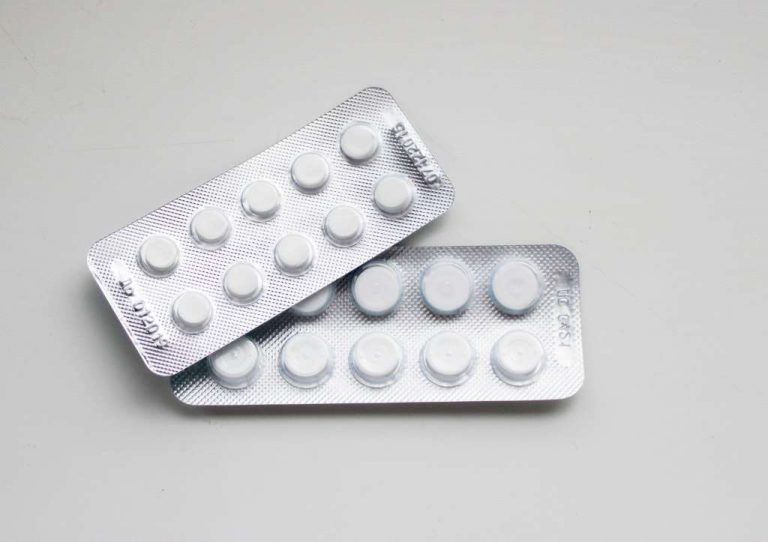 Rhinofed: Manfaat, Dosis, dan Efek Samping - DokterSehat