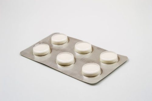 Colchicine - Manfaat, Dosis, & Efek Samping