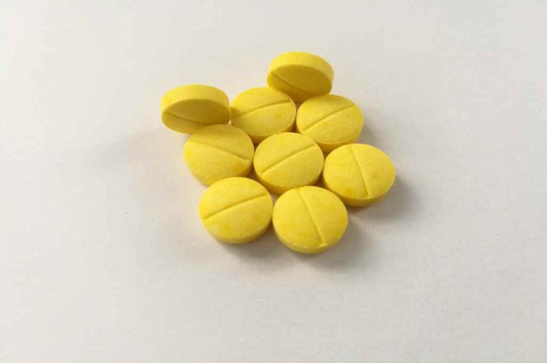 Dimenhydrinate: Manfaat, Dosis, Efek Samping, dll