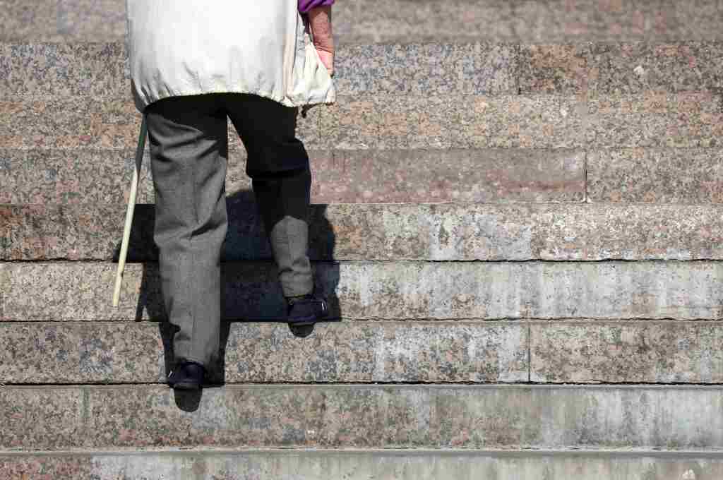 8 Gerakan Senam Osteoporosis untuk Lansia (Mudah dan Efektif)
