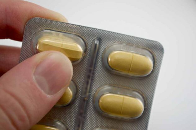 Aknil: Manfaat, Dosis, Efek Samping, Aturan Pakai, dll