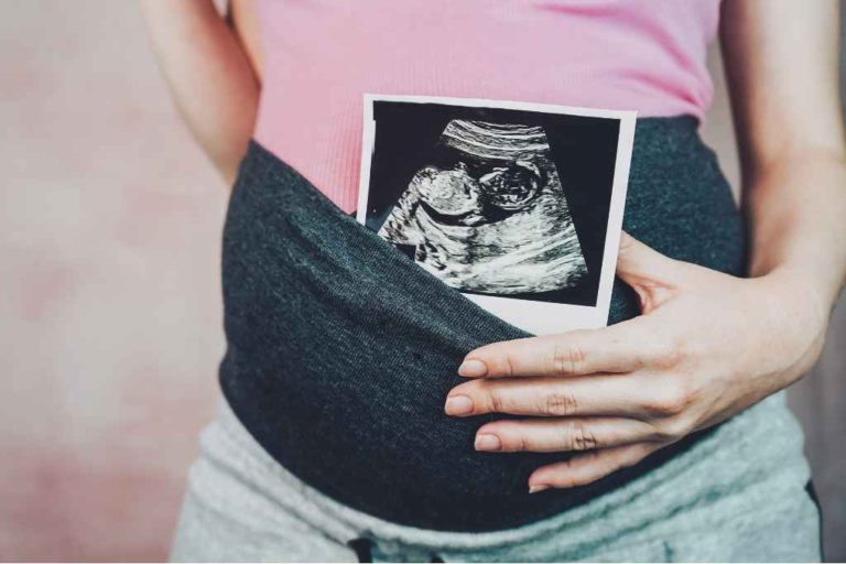 Hamil 4 Bulan: Pergerakan Janin Mulai Bisa Dirasakan