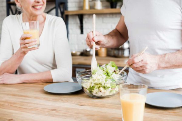 9 Pilihan Makanan Sehat untuk Lansia (Lengkap) - DokterSehat