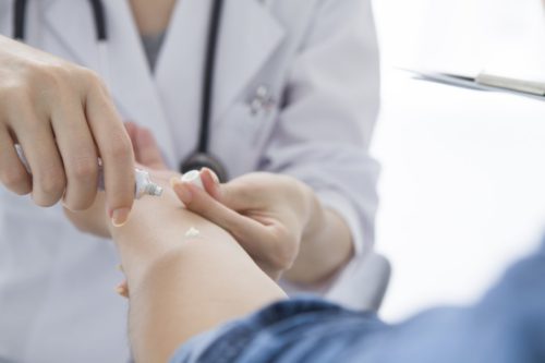 Digenta Cream: Manfaat, Dosis, Efek Samping, dll - DokterSehat