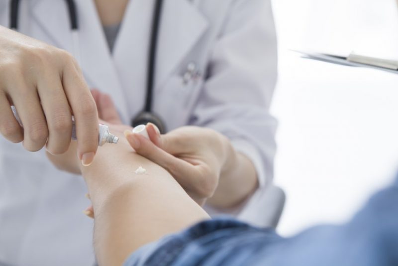 Digenta Cream: Manfaat, Dosis, Efek Samping, dll - DokterSehat