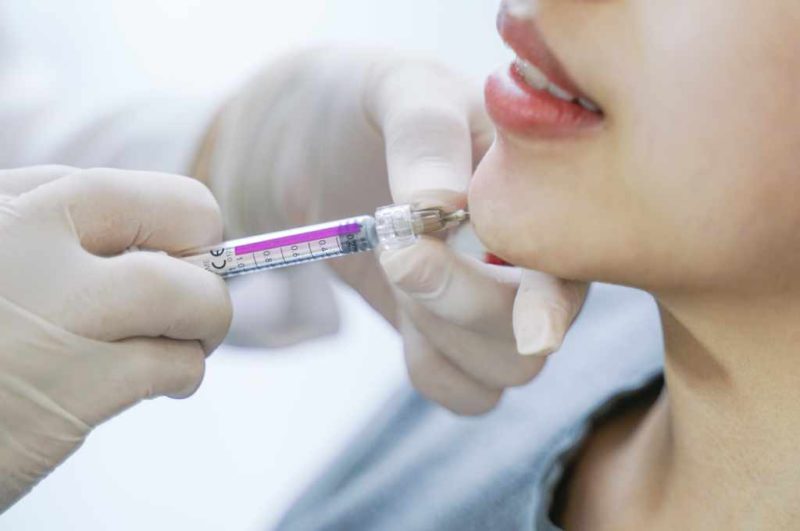Filler Dagu: Manfaat, Proses, Efek Samping, Harga, dll - DokterSehat