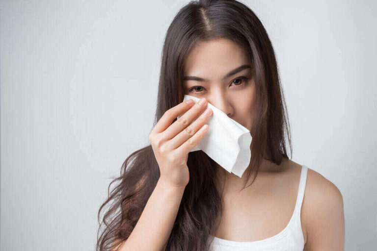 Hifema: Gejala, Penyebab, Diagnosis, dan Pengobatan - DokterSehat