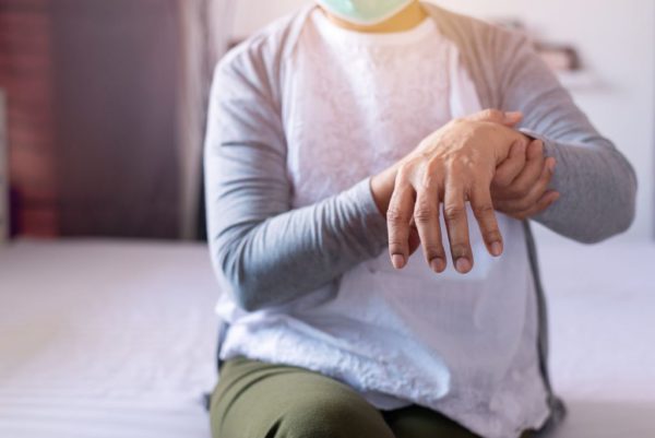 Macam-Macam Penyakit Saraf yang Umum dan Gejalanya - DokterSehat