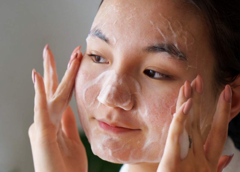 Tips Memilih Sabun Cuci Muka yang Ampuh untuk Jerawat